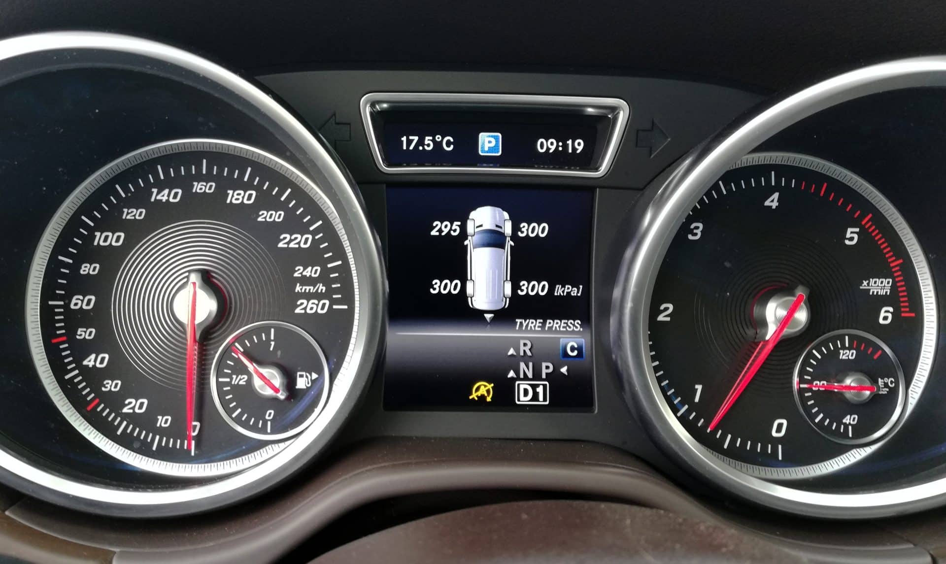 A Guide to Maintaining Mercedes-Benz Tyre Pressure - Fitch Autos